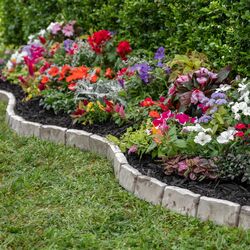 EasyFlex® Decorative Faux Stone No-Dig Landscape Edging Kit at Menards®