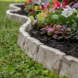 EasyFlex® Decorative Faux Stone No-Dig Landscape Edging Kit at Menards®