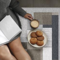 Korhani Home Montgomery Edwin Silver/Off White 6'6" x 9' Area Rug at ...