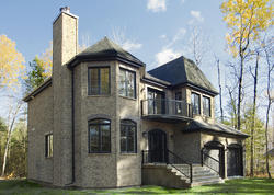 Novabrik 8" Walnut Split Face Wainscot Cap 8" x 4-1/8" x 3-3/4" at Menards®